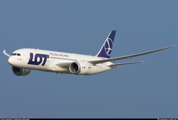 ALERT LOT Boeing 787 Dreamliner #LO45 grounded in Toronto Pearson ...