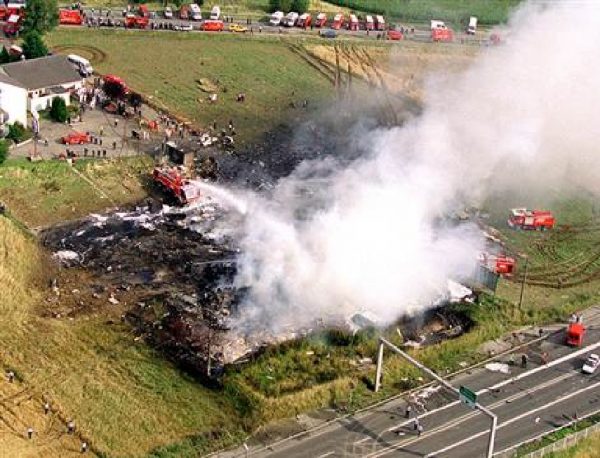 #OnThisDay in 2000, Air France Flight 4590 (Concorde) crashes in ...