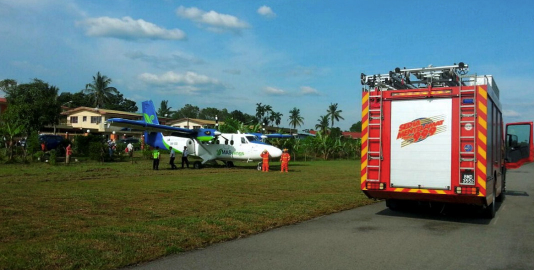 EMERGENCY MASwings flight #MH3568 skidded off runway upon landing at ...