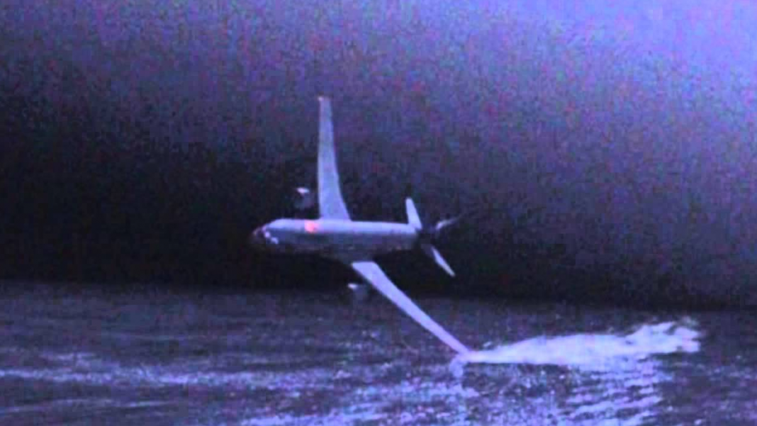 #OnThisDay in 1996, Aeroperú Flight 603 crashes into the ocean off ...
