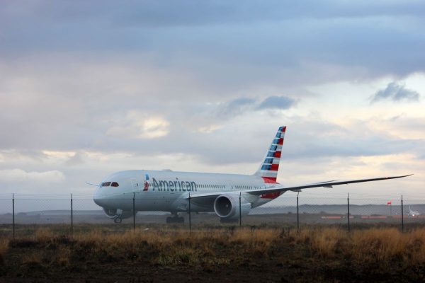 EMERGENCY American Airlines Dreamliner #AA288 to Chicago diverted to ...