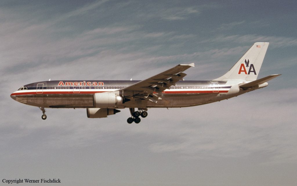 #OnThisDay in 2001, American Airlines Flight 587 crashes in Queens, New ...