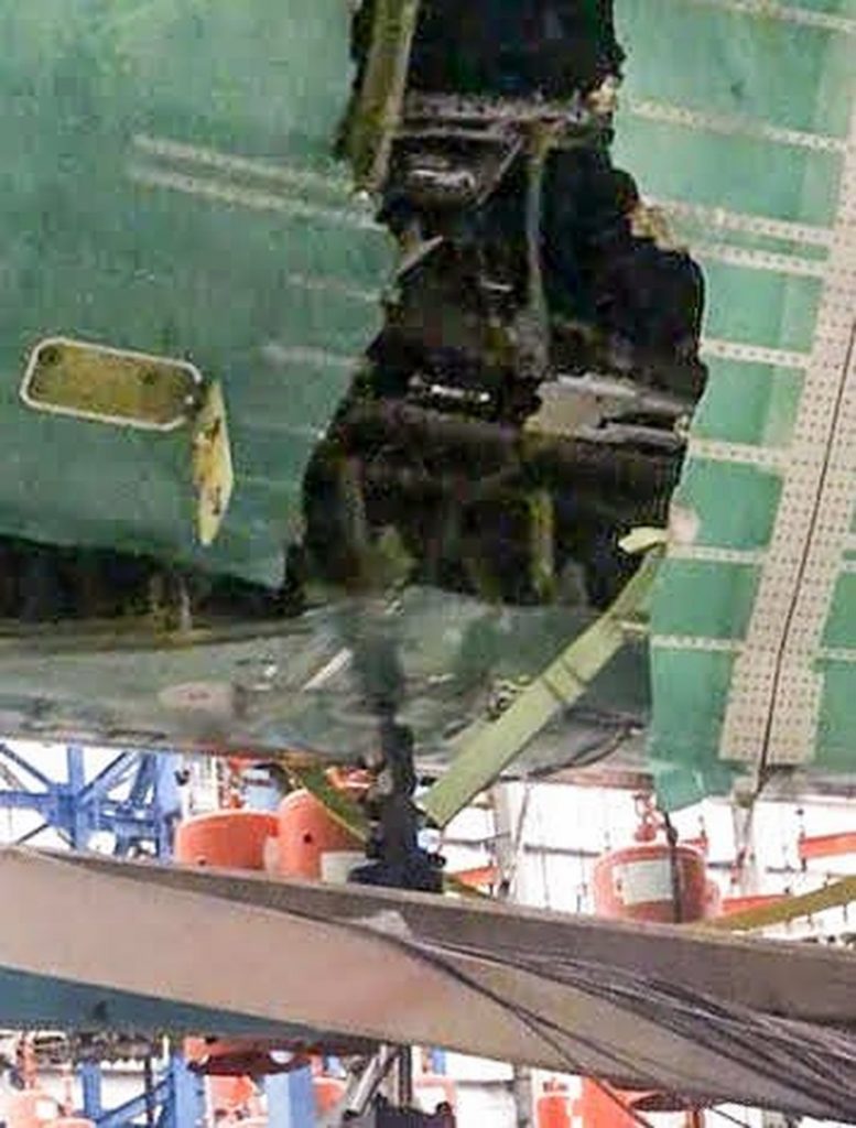 ALERT The Seattle Times reveals photo of damaged Boeing 777X’s fuselage ...