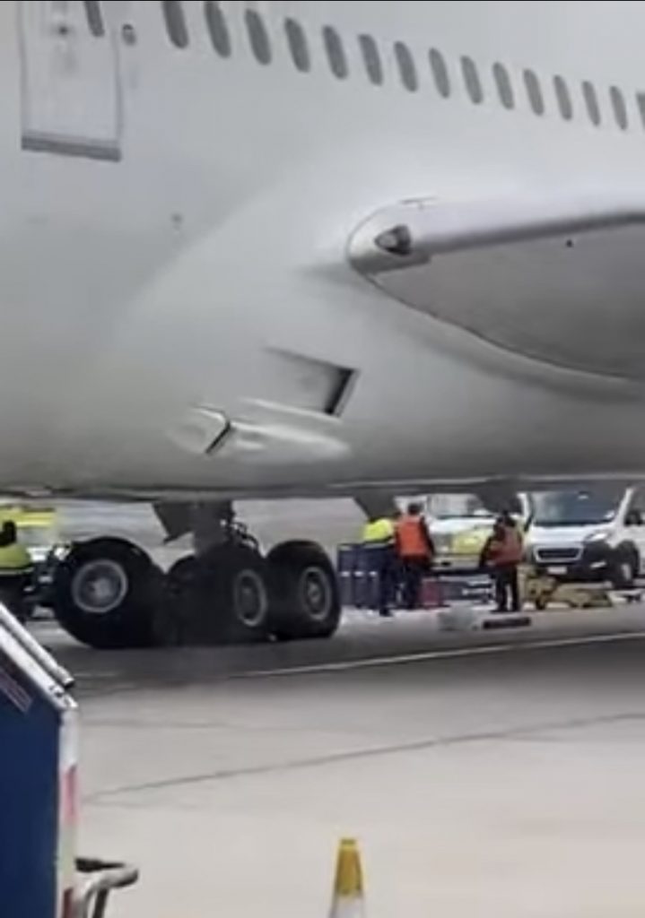 INCIDENT Multiple tire blowouts on landing of LATAM Chile Boeing 787-9