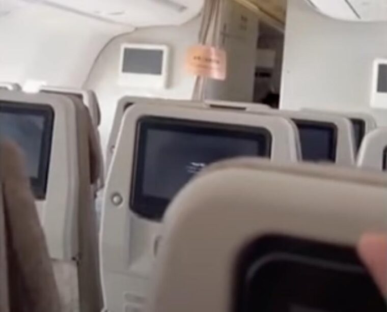 Footage shows A330 cabin shaking crazy after experiencing uncontained ...