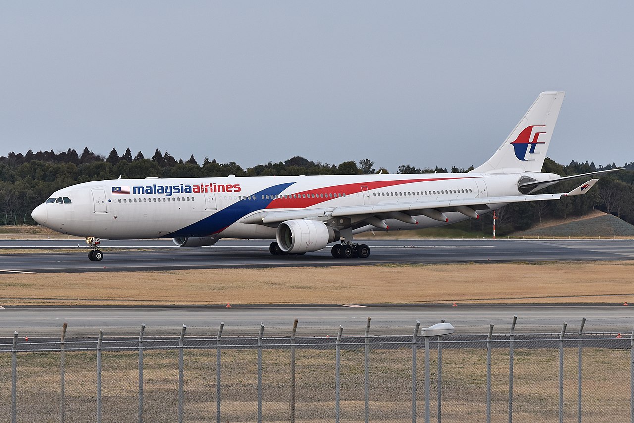 Malaysia Airlines #MH128 made an emergency landing at Alice Springs ...